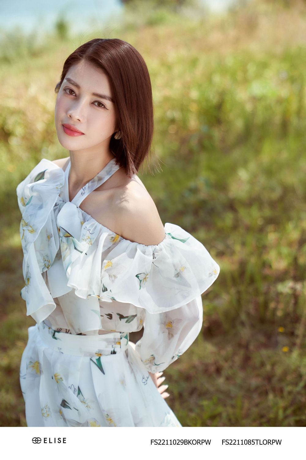 SM TƠ TRẮNG HOA LY HỞ VAI NƠ NGỰC